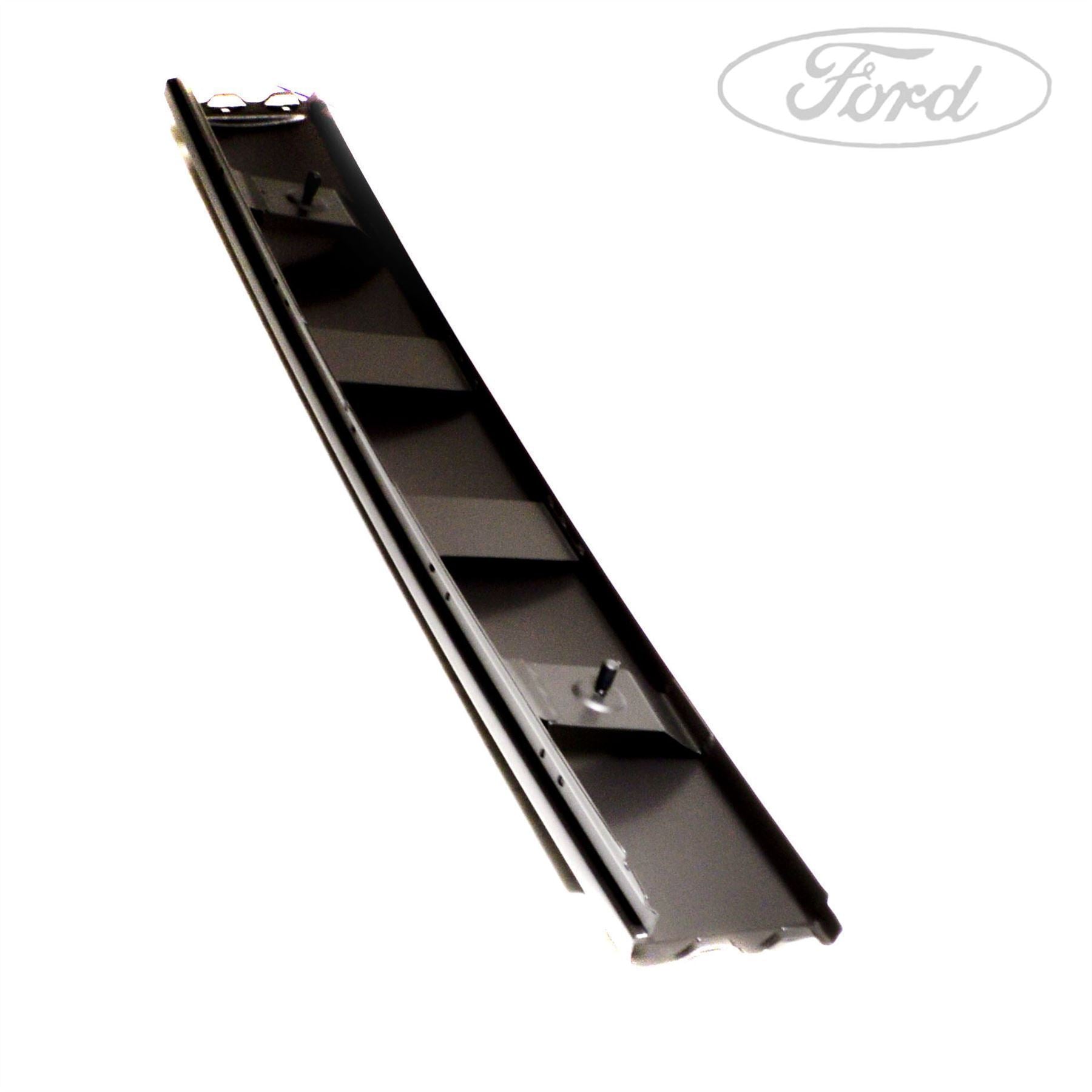 Moldura del parachoques trasero original Ford 1387174 | Ford Shop España